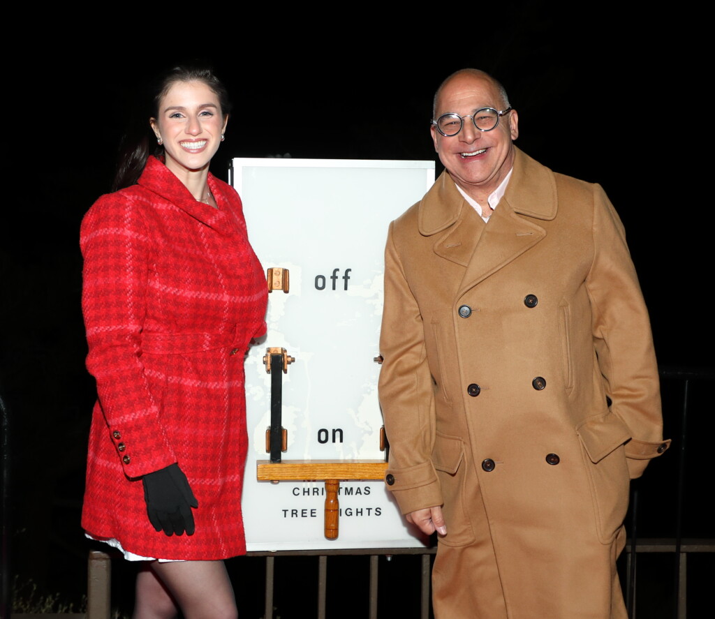 Lễ thắp sáng cây thông - Abi Carter và Patrick Evans – Đường xe điện ...